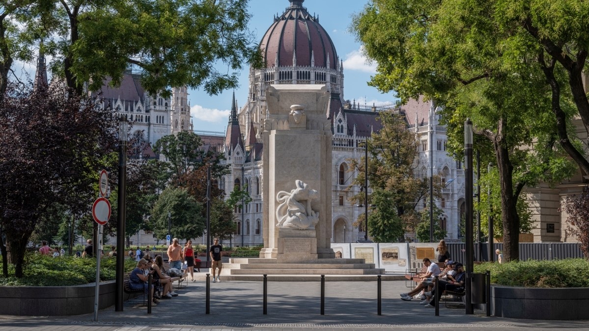 Martyrs' Square | KÉSZ Group